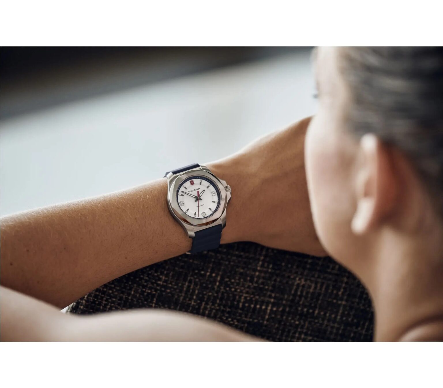 VICTORINOX I.N.O.X. V RUBBER 241919 - Quartz watches