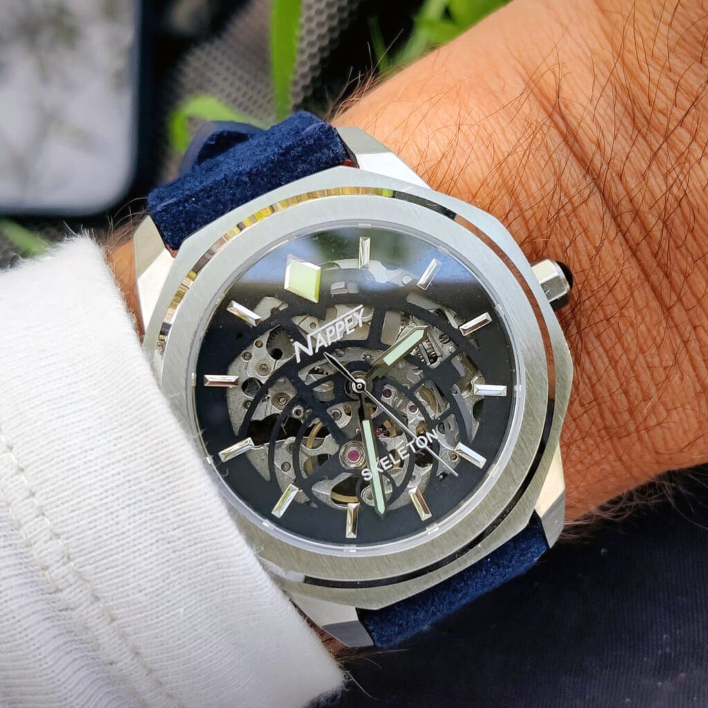 Skeleton watch : movement precision and special features - Conteenium