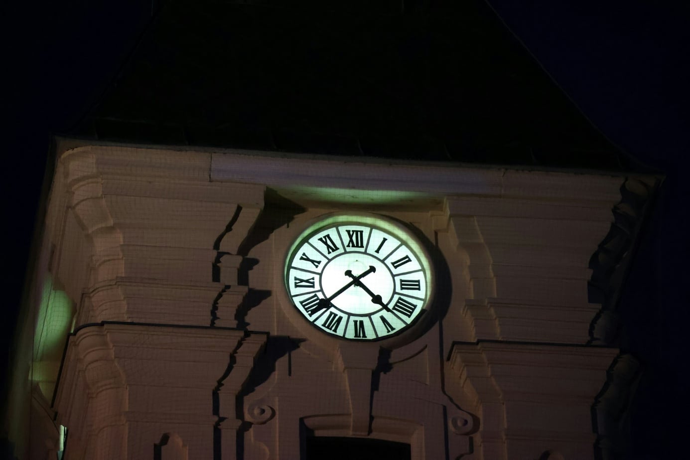Why Do Most Watches Use “IIII” Instead of “IV”?